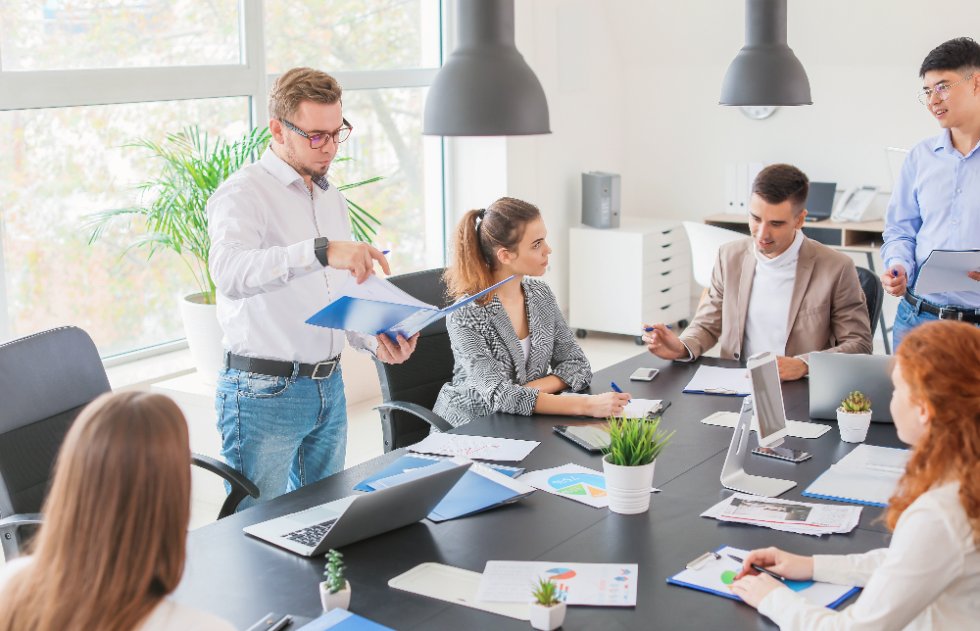 Effective Sales Training for Teams: 6 Research-Backed Steps